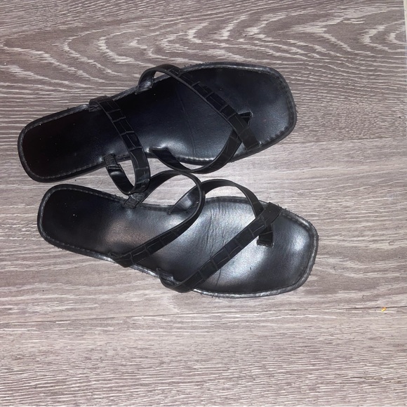 Well Worn | Shoes | Sandals | Poshmark